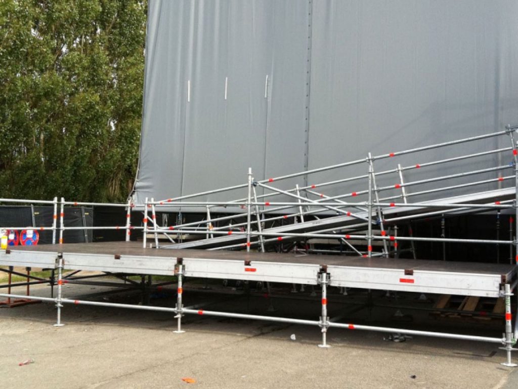 Podium Ramp voor uw event – BV RENT- Geluid – Licht – Video – BV RENT